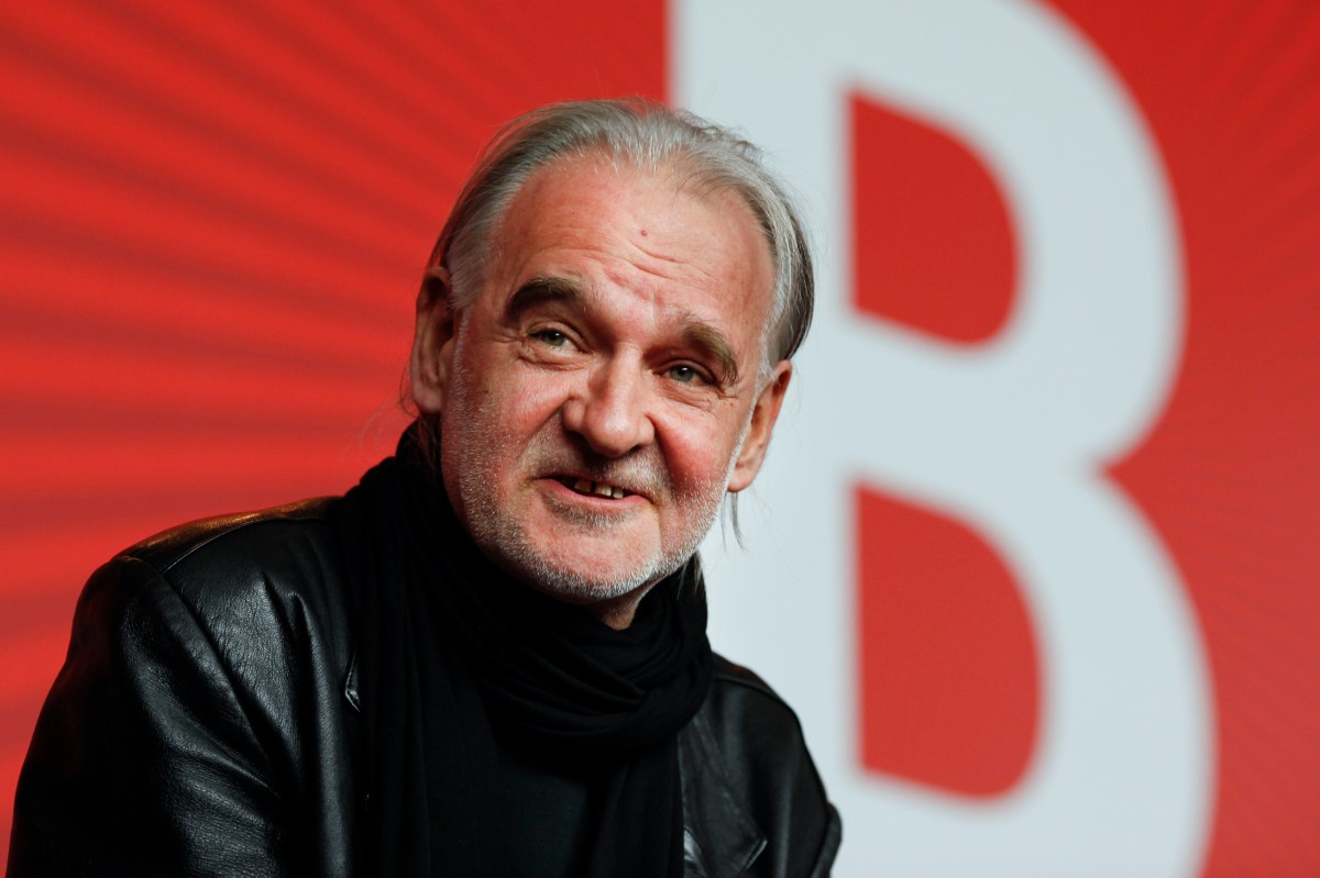 Muere Béla Tarr, el director de "Sátántangó" y "Missing People", a los ...