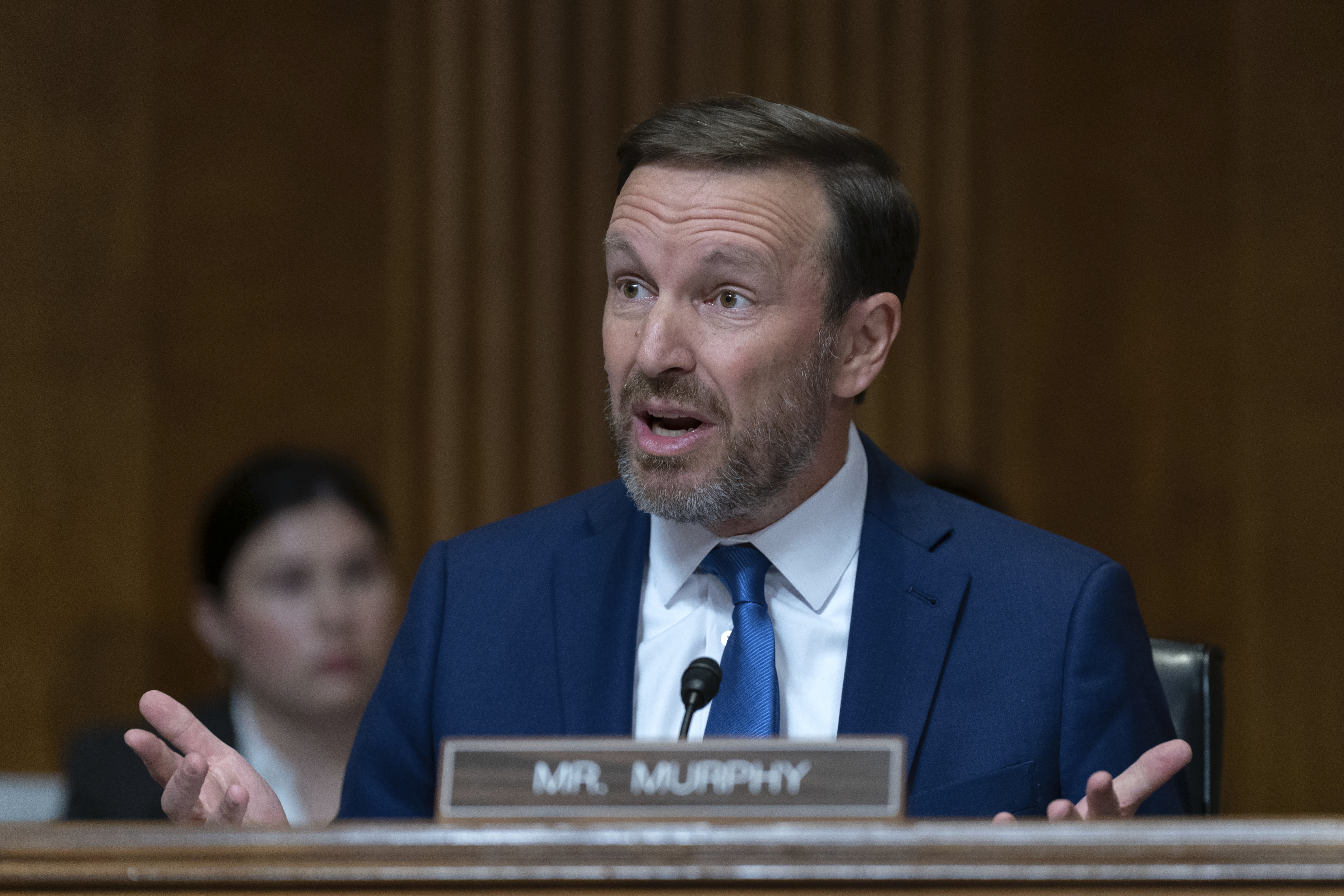 Chris Murphy critica operación de ICE, la califica como “inhumana e ...