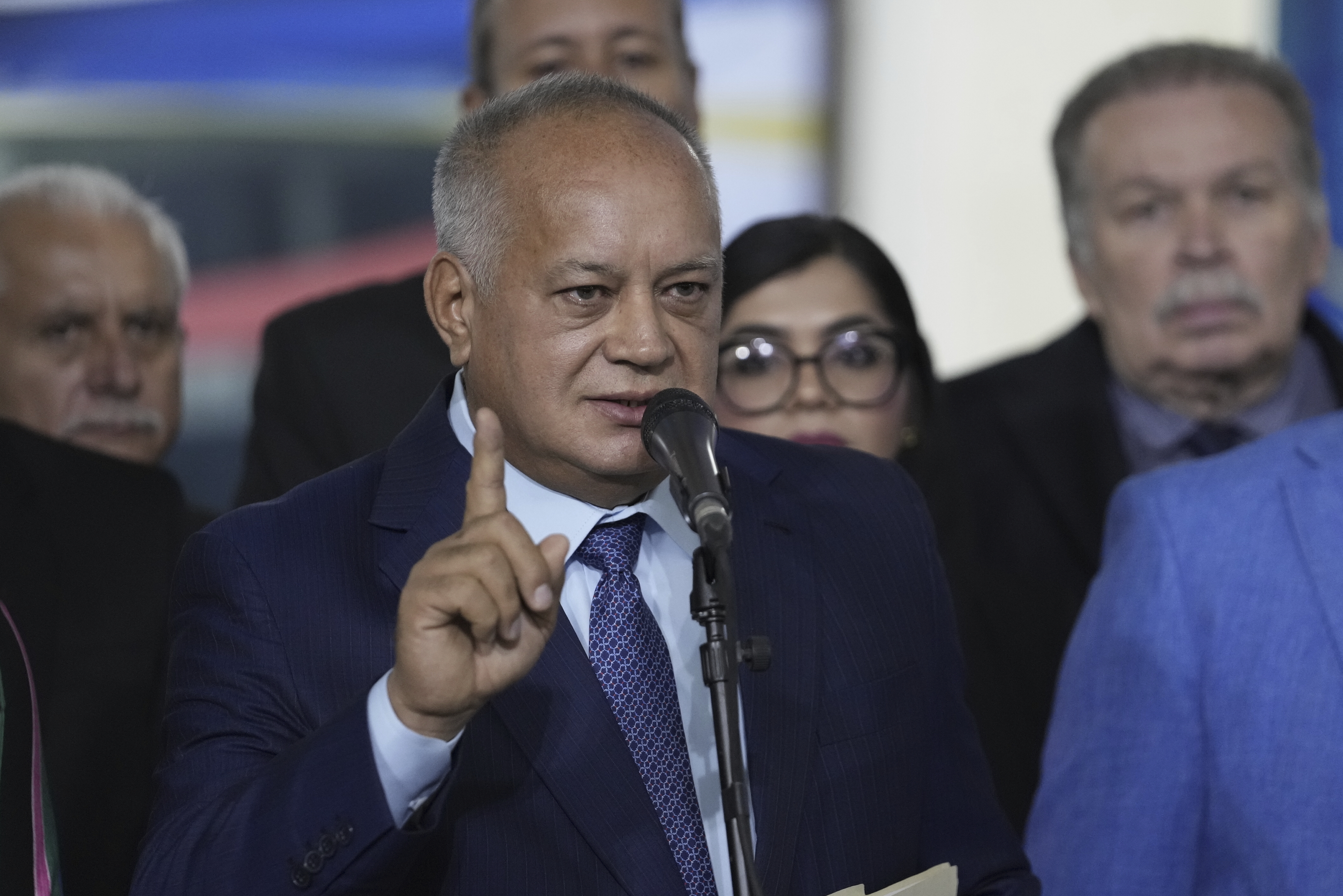 Ataque de EE.UU. en Venezuela deja "hasta ahora" 100 muertos, denuncia ...