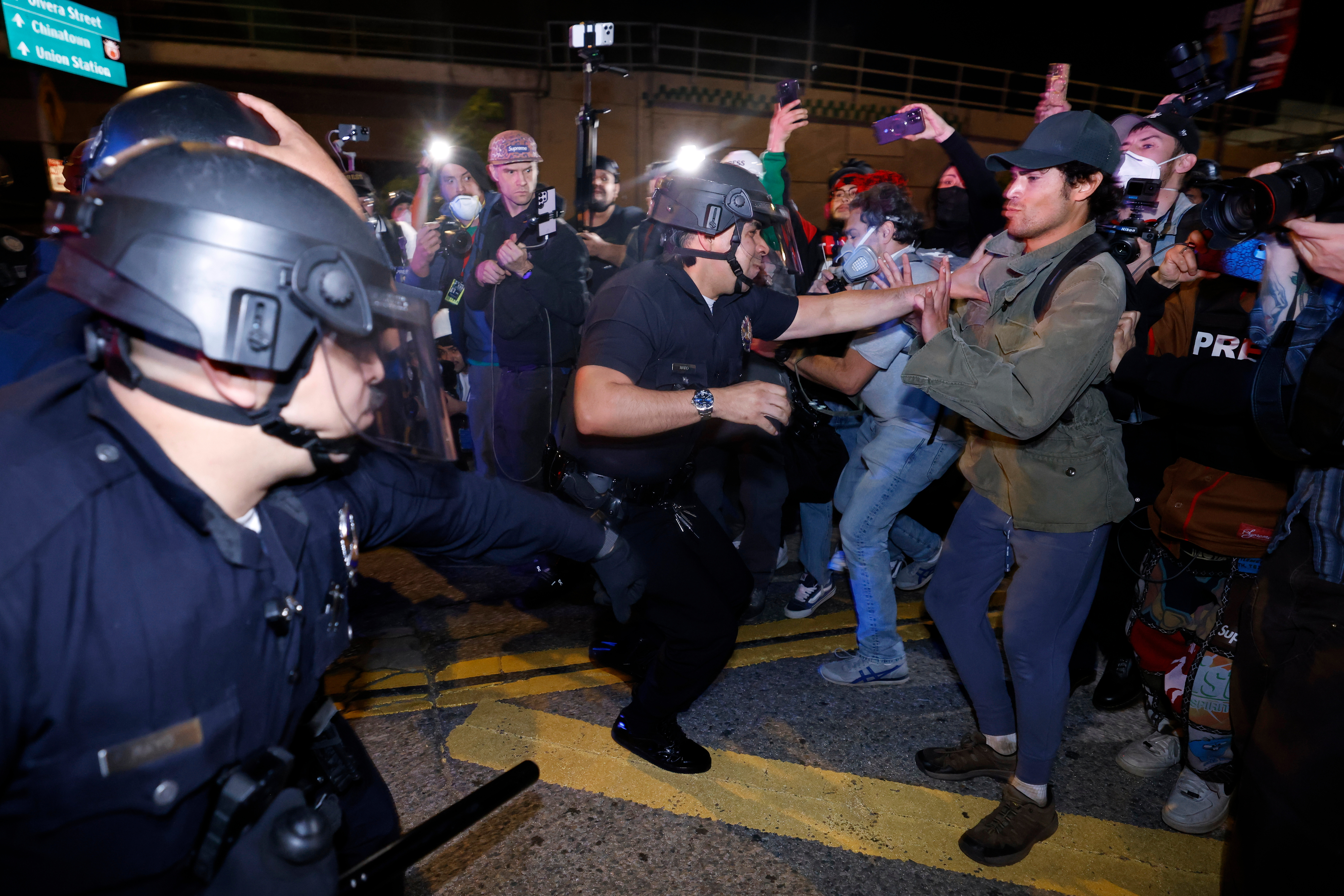 Protesta multitudinaria en Los Ángeles contra la presencia de ICE - La ...