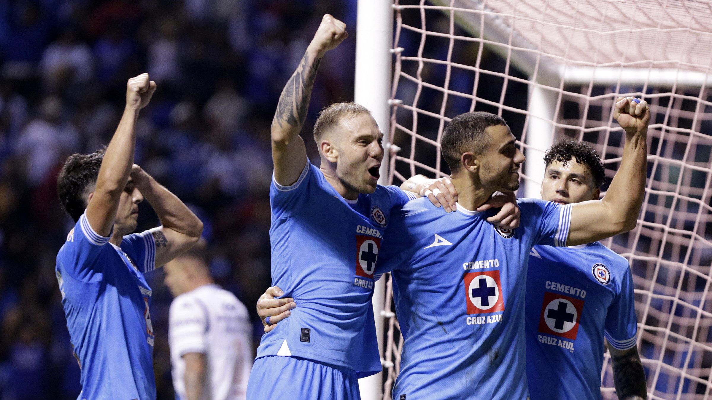 Desde Brasil prepararían una millonaria oferta a Cruz Azul - La Opinión