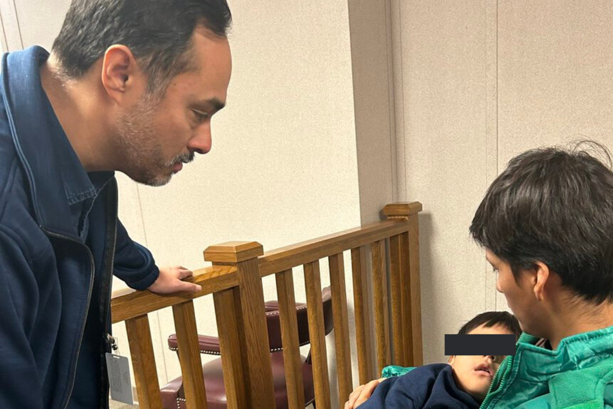 Joaquín Castro visita a Liam Conejo en centro de detención de ICE en ...