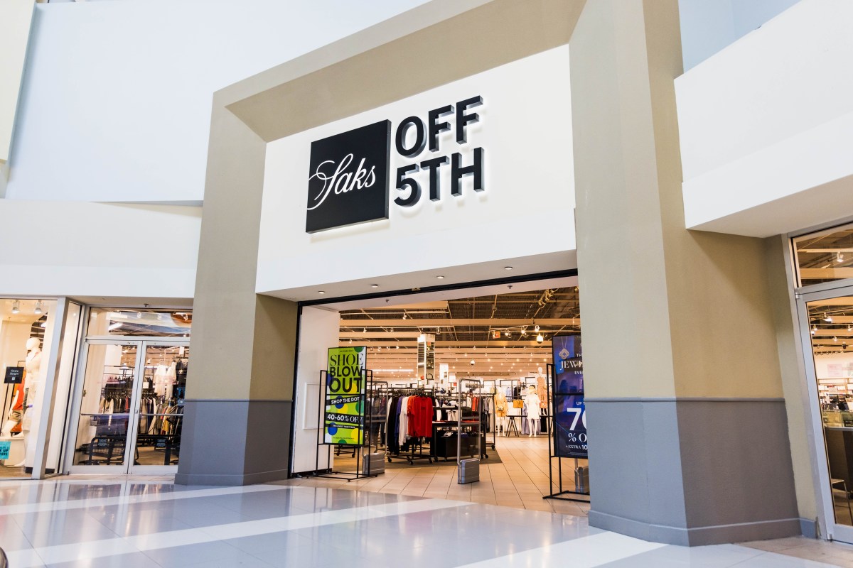 Saks cierra la mayoría de las tiendas Saks Off 5th para reducir costos ...