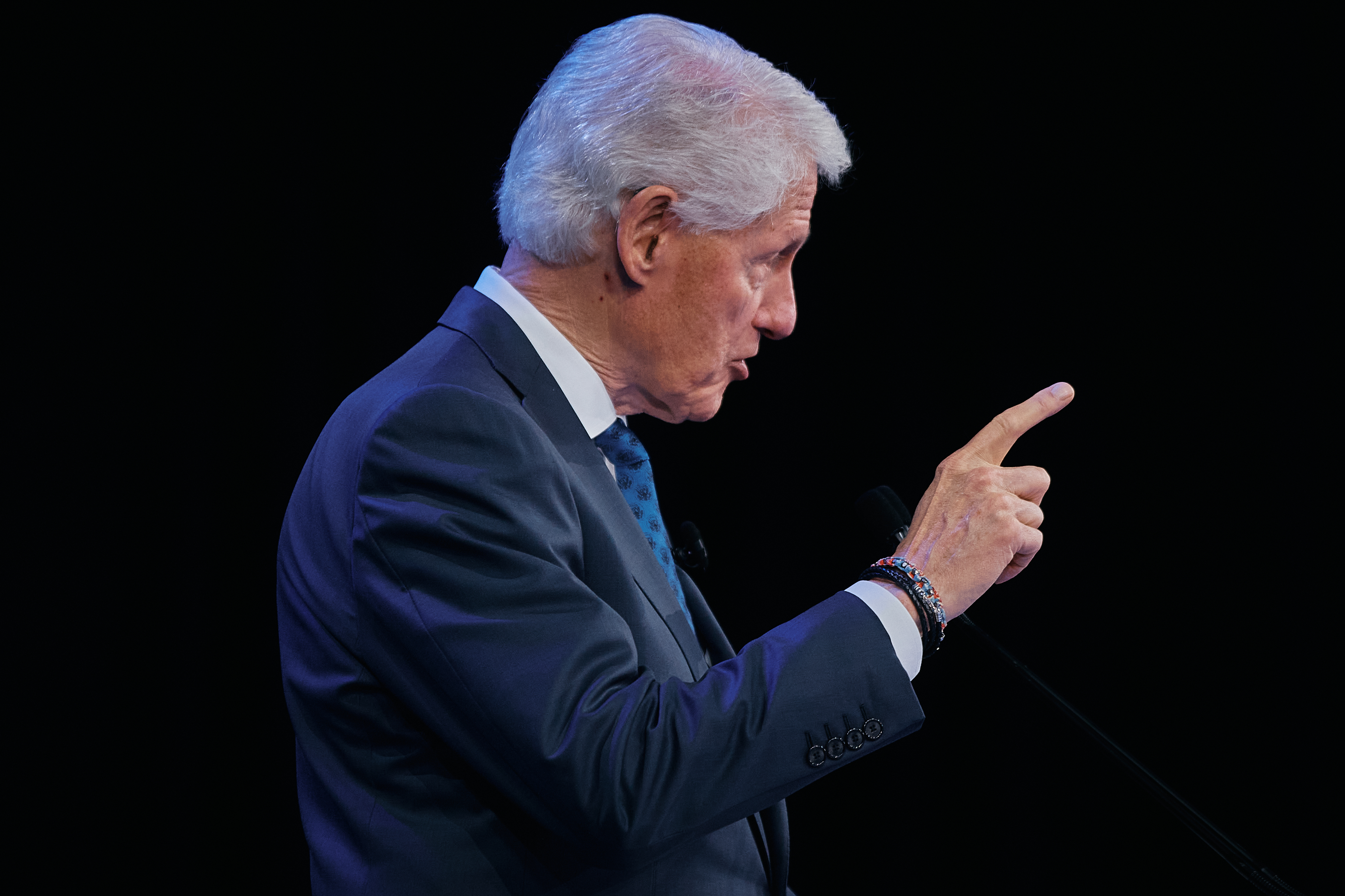 Bill Clinton rechaza las "horribles" escenas de Minneapolis y acusa a ...