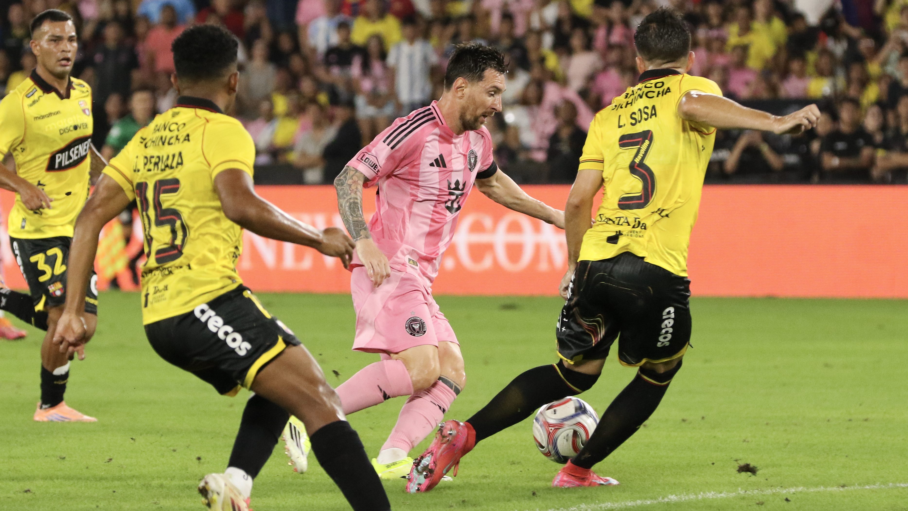 Messi no defraudó en el "partido de la historia" en Ecuador al anotar ...