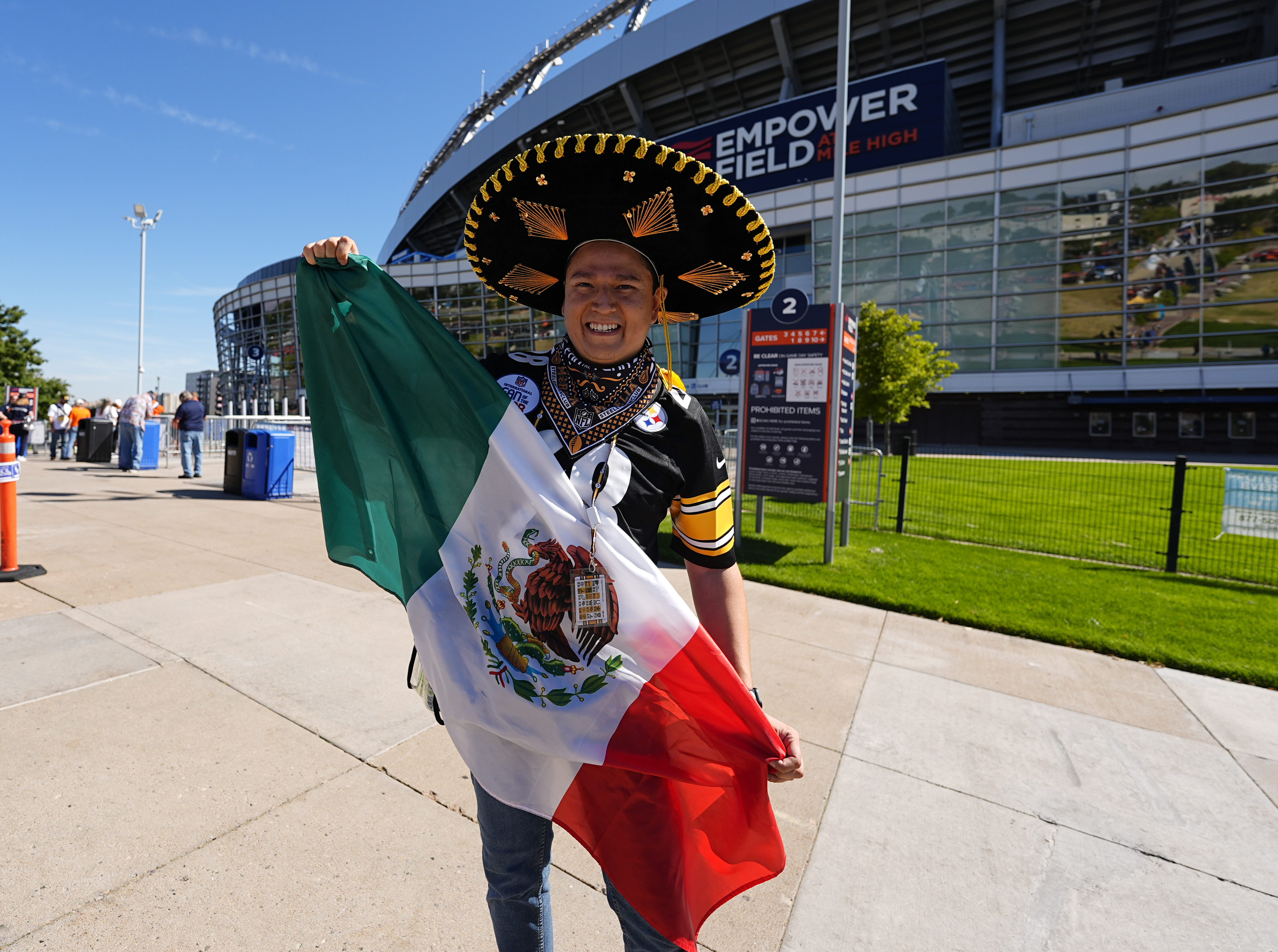 El Estadio Azteca recibirá juego de la NFL en 2026 - La Opinión