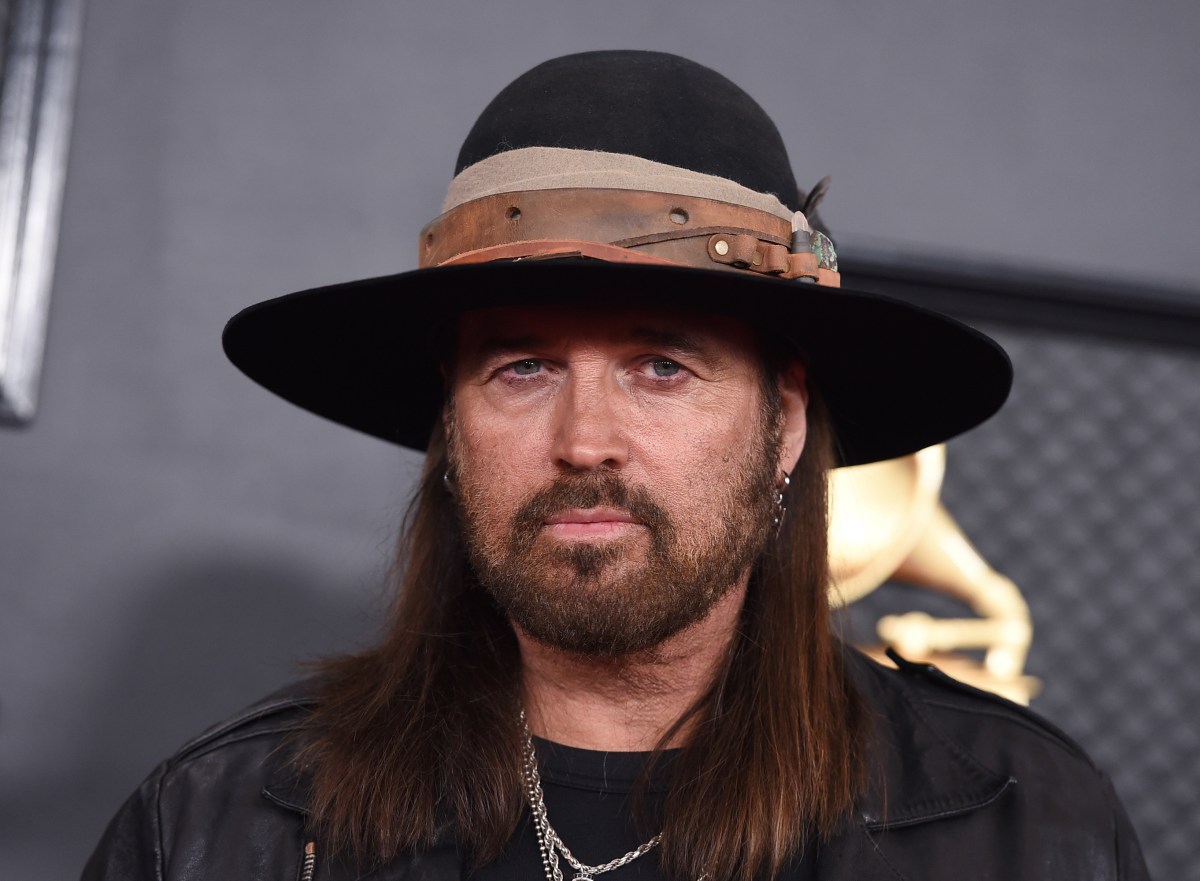 Billy Ray Cyrus fue acusado de abuso por su exesposa - La Opinión