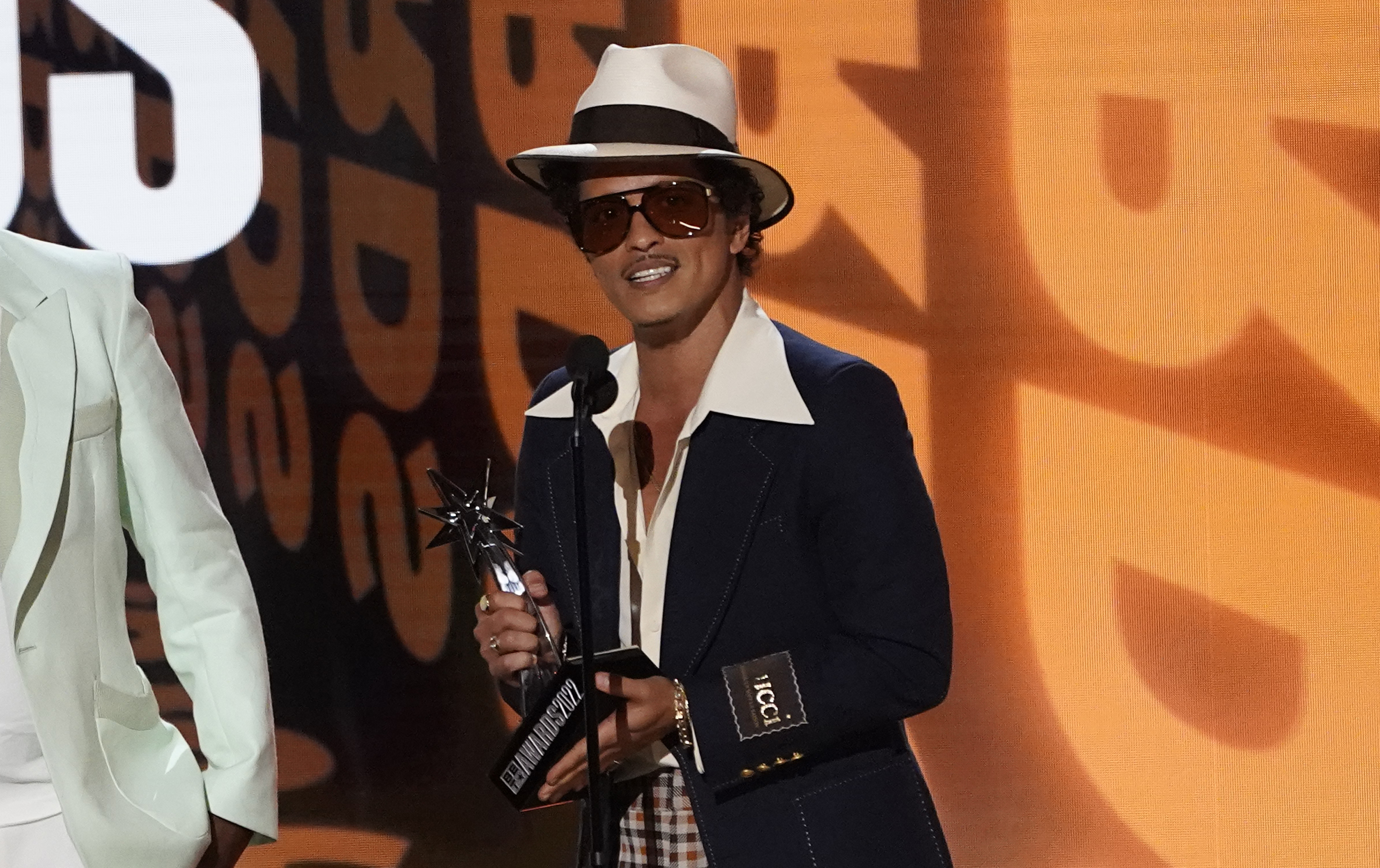 El lado boricua de Bruno Mars brilla en su nuevo álbum ‘The Romantic ...