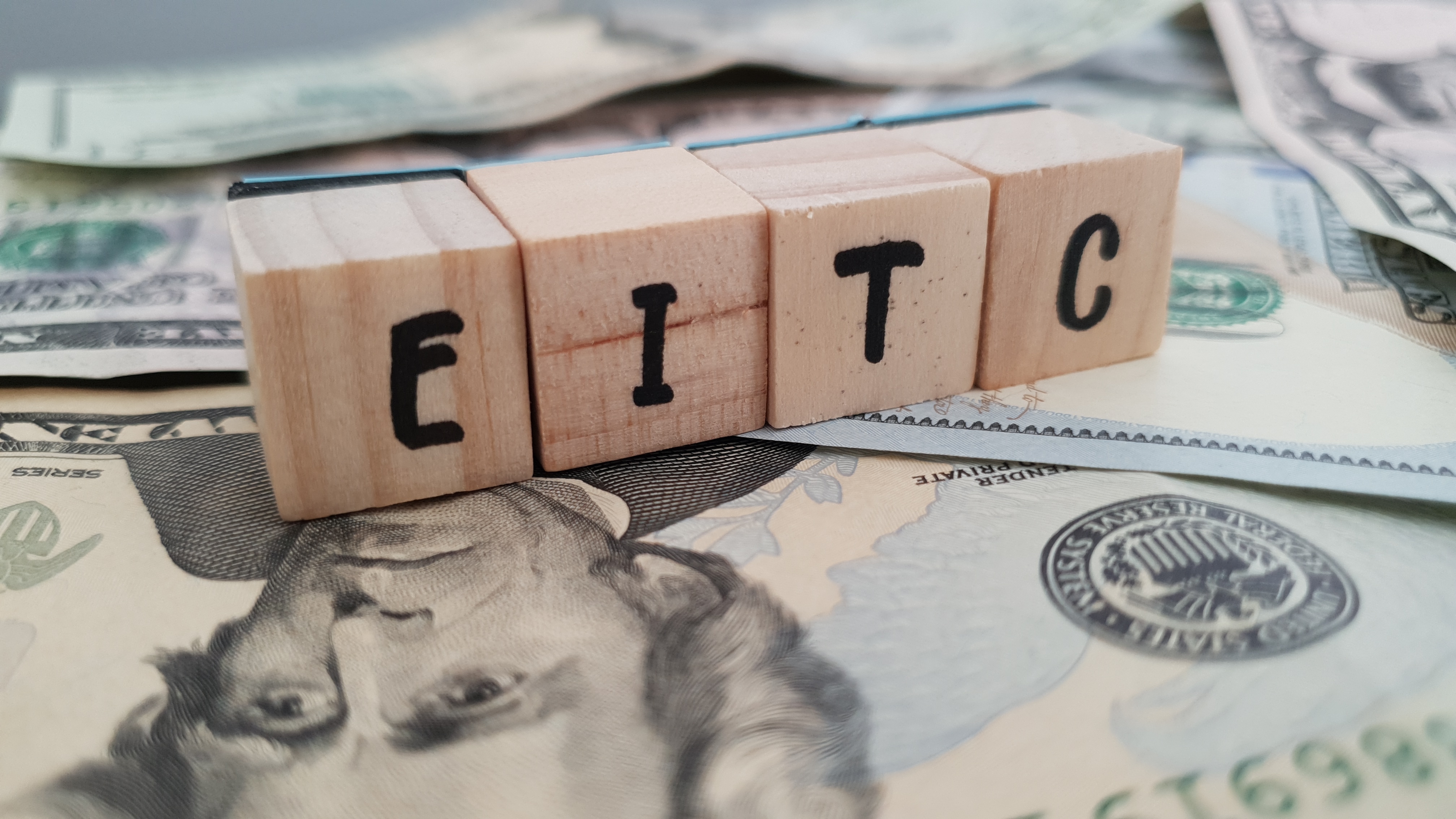 EITC: cómo calificar a un reembolso de más de $8,000 - La Opinión