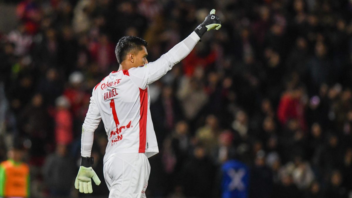 El "Tala" Rangel advierte a las Chivas de su posible salida - La Opinión