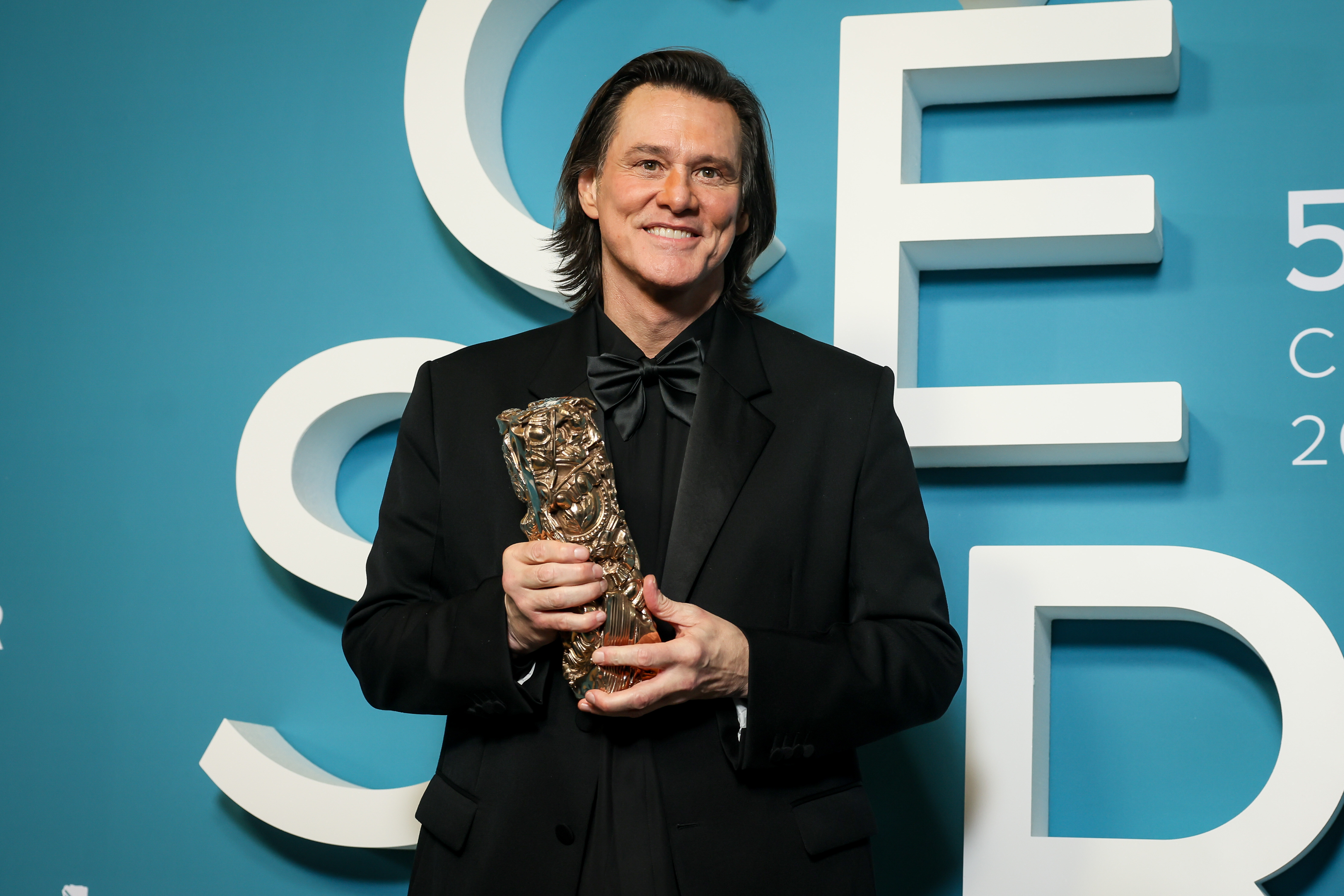 Jim Carrey pronuncia un emotivo discurso en francés al recibir el ...