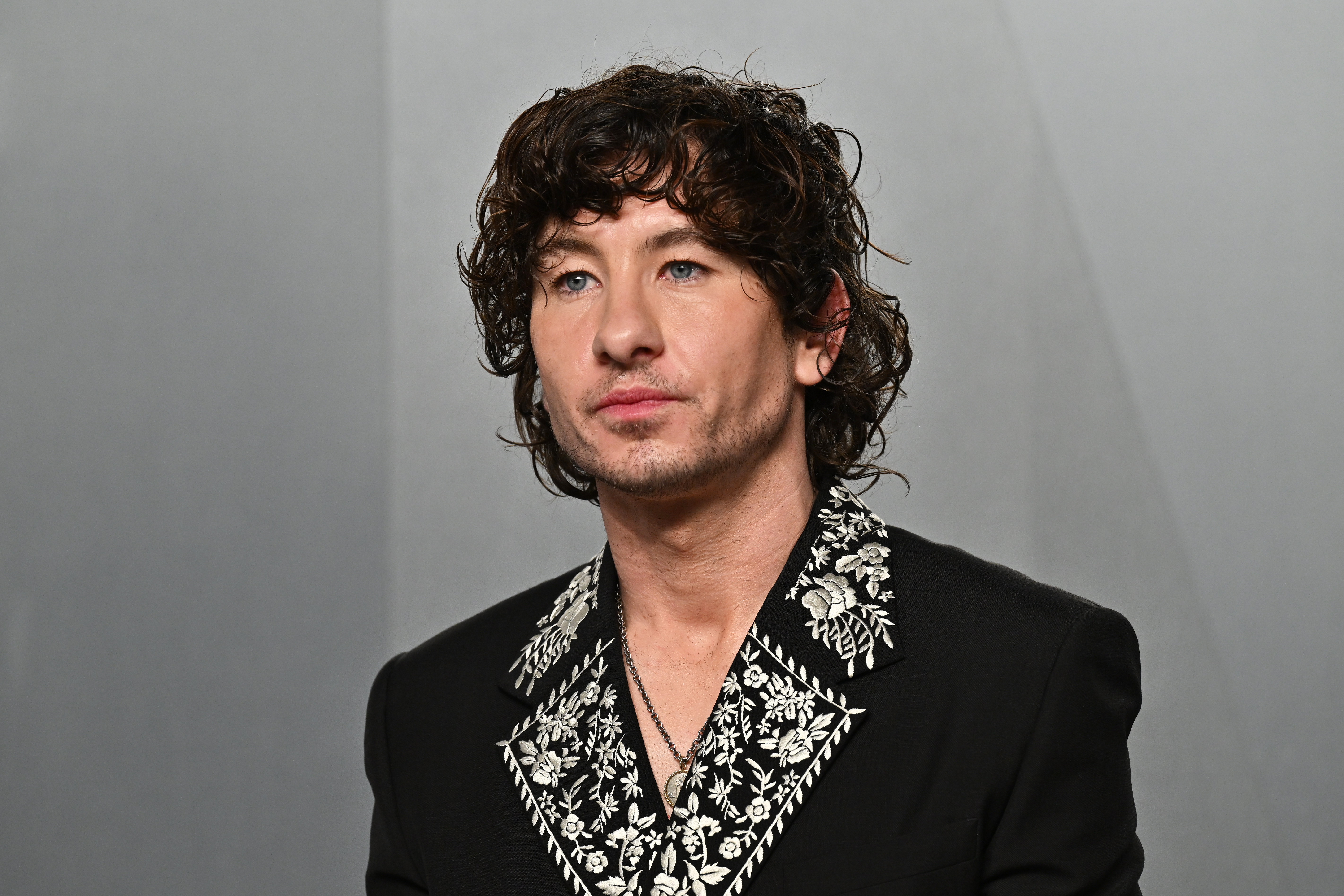 Barry Keoghan revela que el acoso en línea lo ha llevado al aislamiento ...