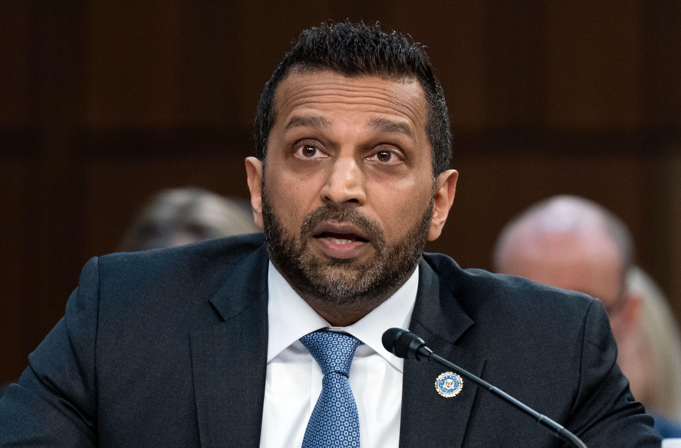 Director del FBI es blanco de hackers proiraníes; difunden fotos ...