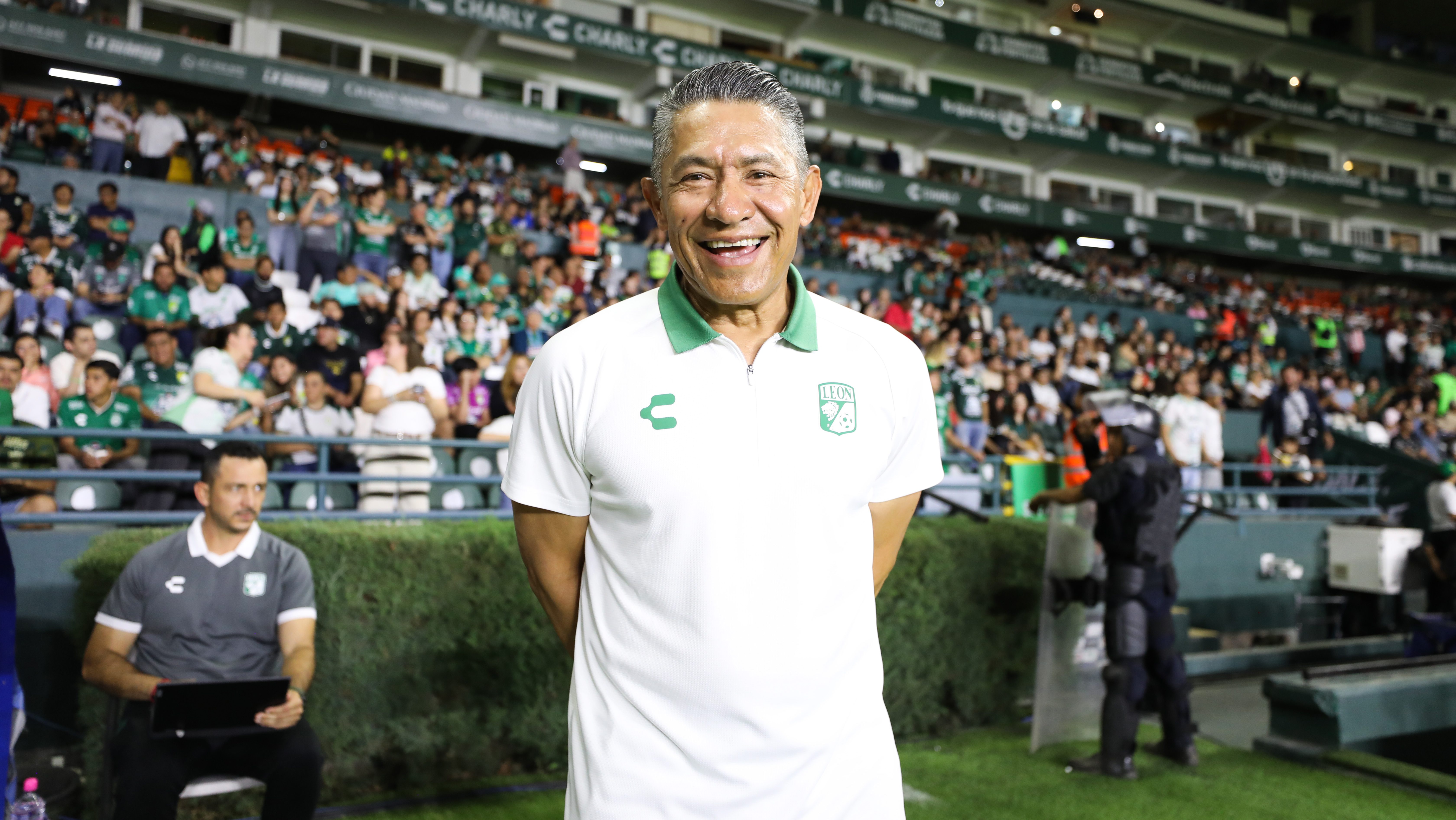 Nacho Ambriz renunció como DT de León - La Opinión