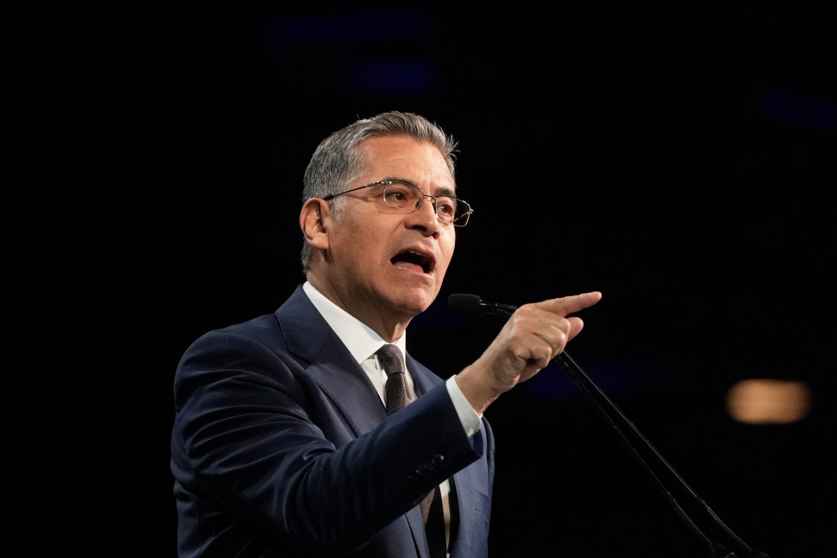 Xavier Becerra critica a la USC por falta de equidad en debate entre ...