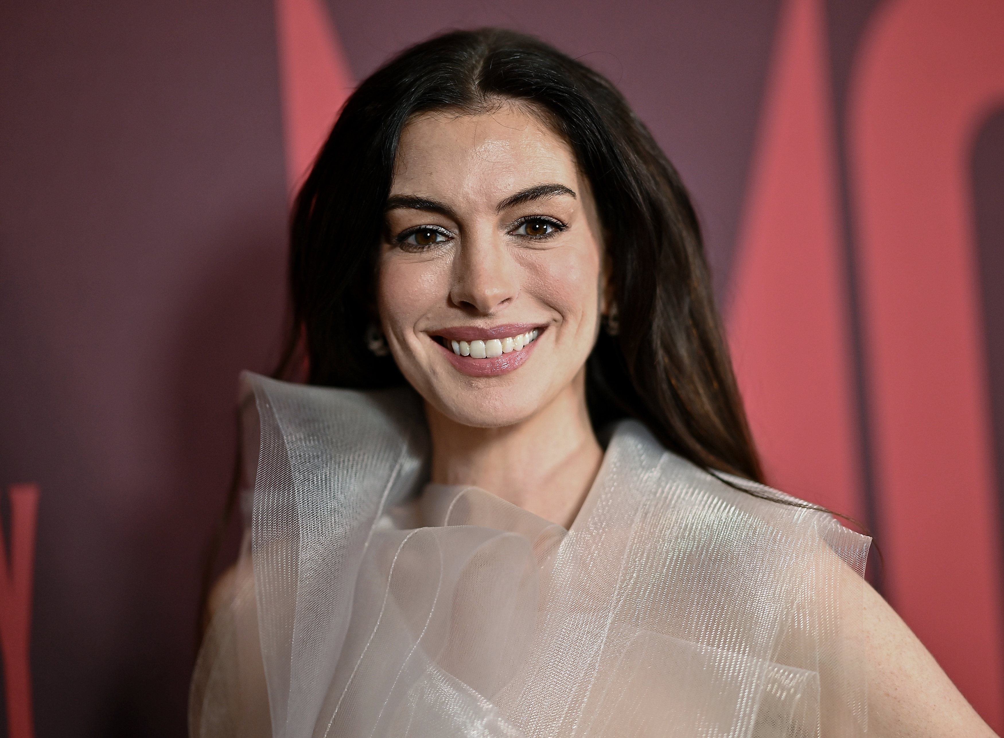 Anne Hathaway revela la nota manuscrita que Taylor Swift le entregó en ...