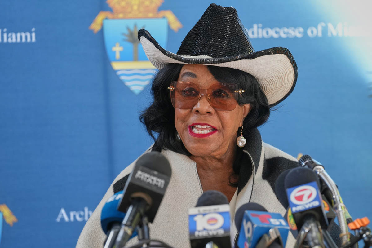 Frederica Wilson reconoce que “el cuero se desgasta” y a sus 83 años ...