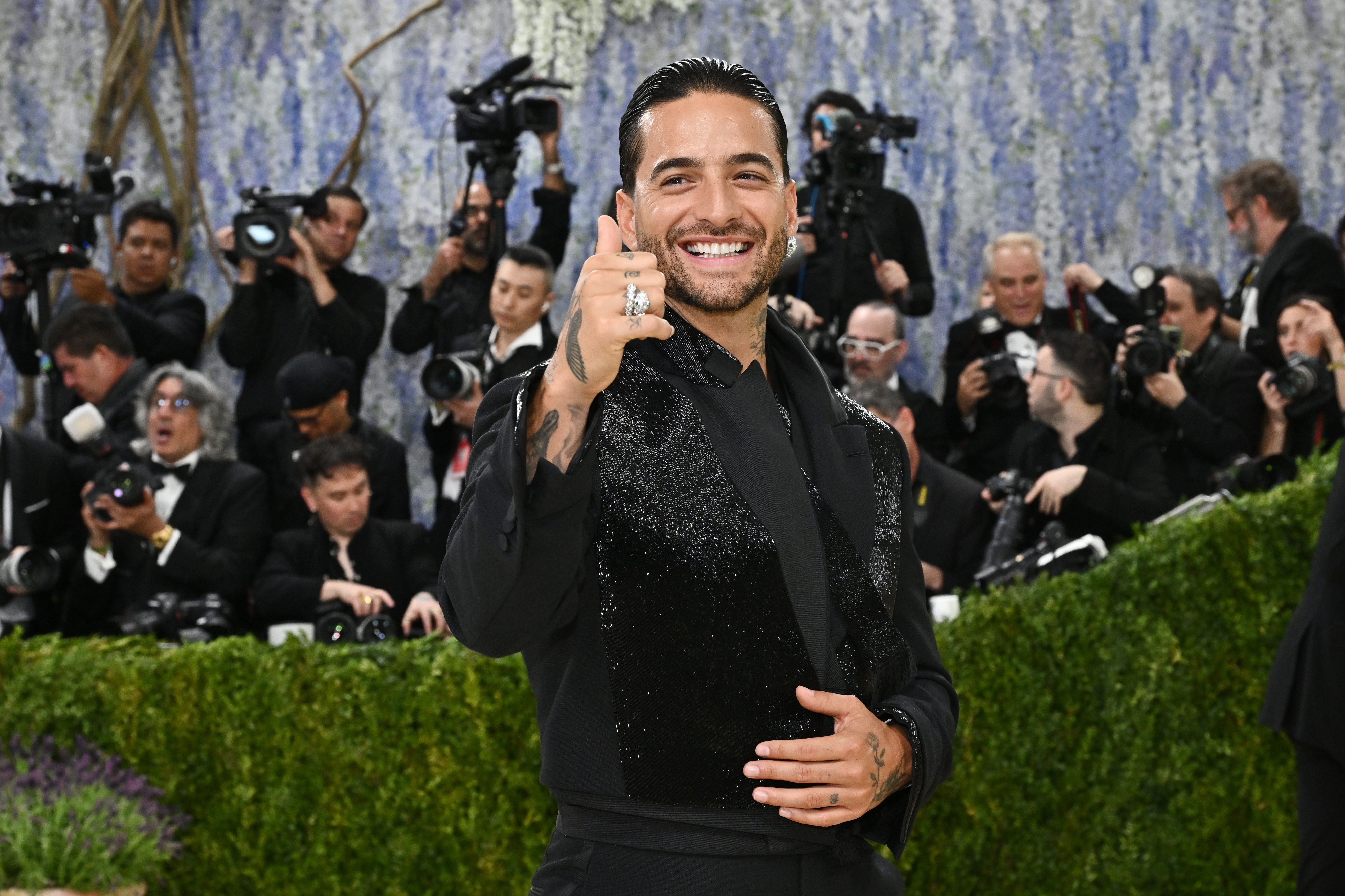 De Maluma A Rauw Alejandro Los Latinos Que Brillaron En La Met Gala