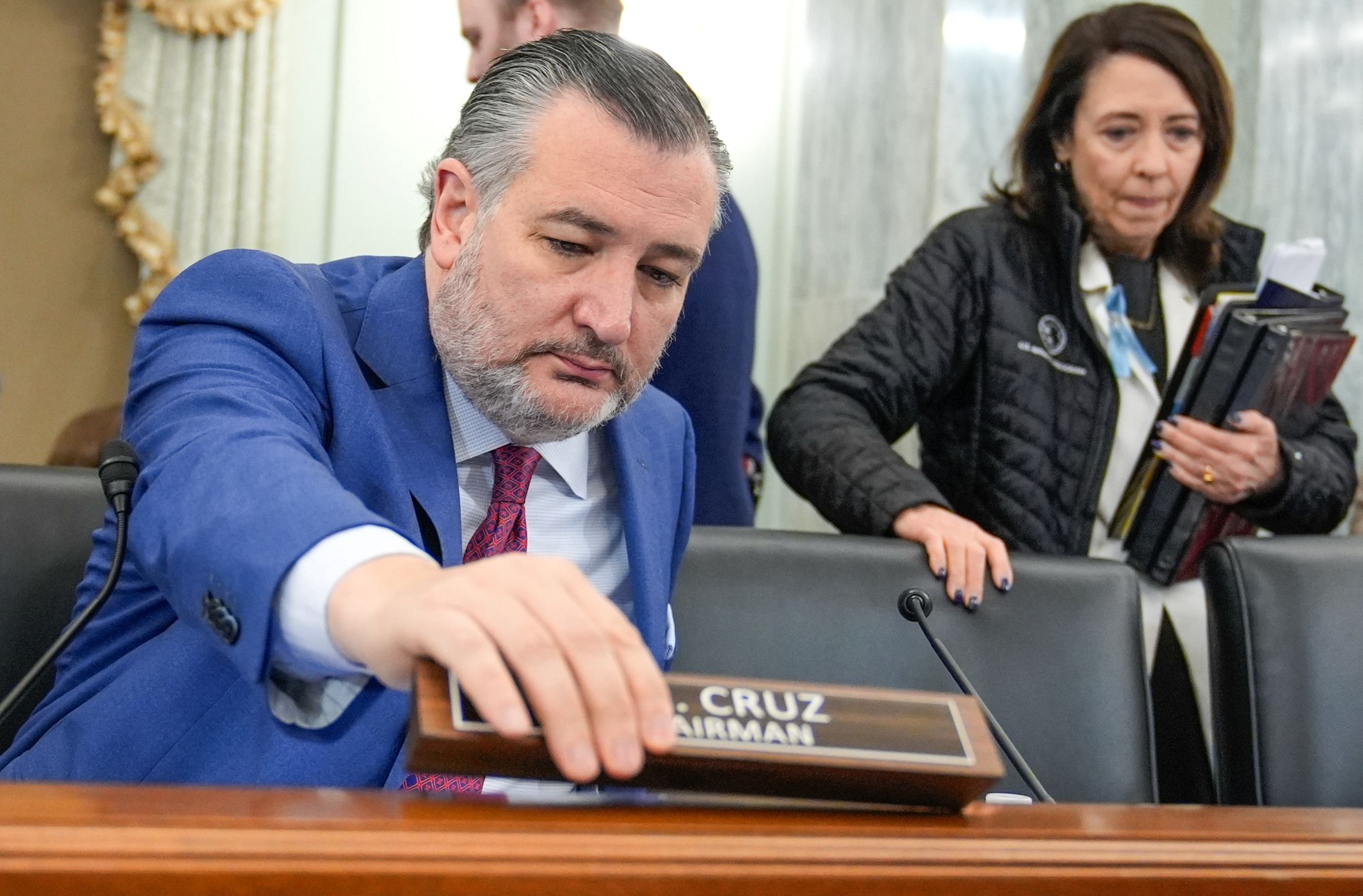 Ted Cruz revela “revuelta total” contra Todd Blanche por fondo ...