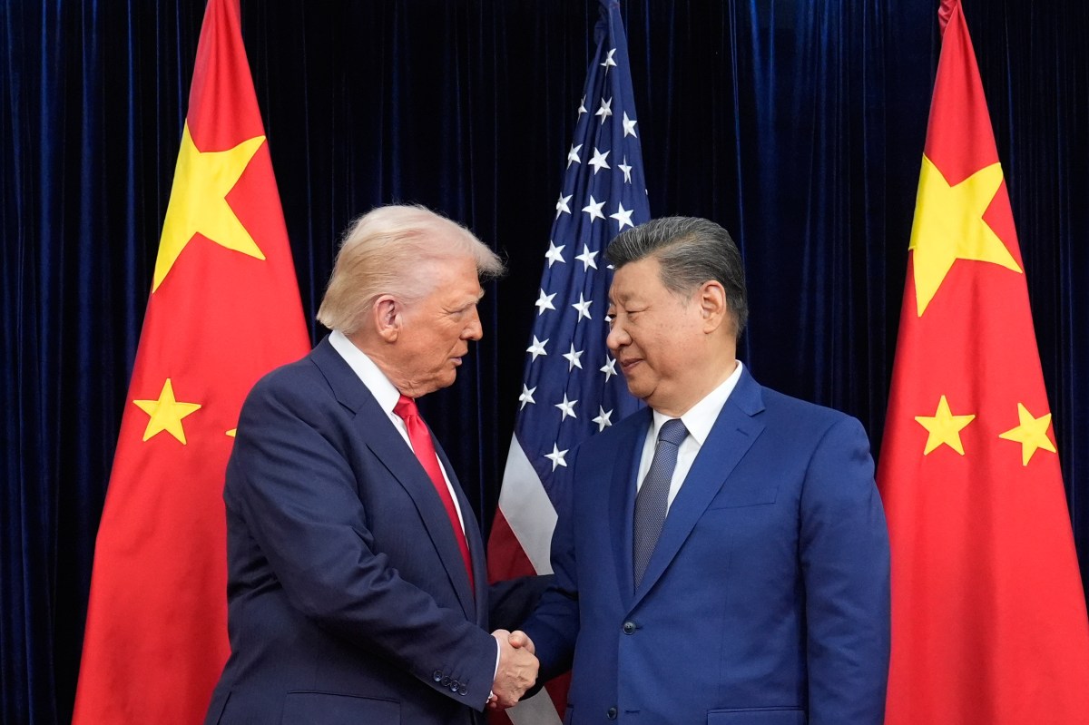 Trump viaja a China acompañado de Elon Musk, Tim Cook y otros líderes ...