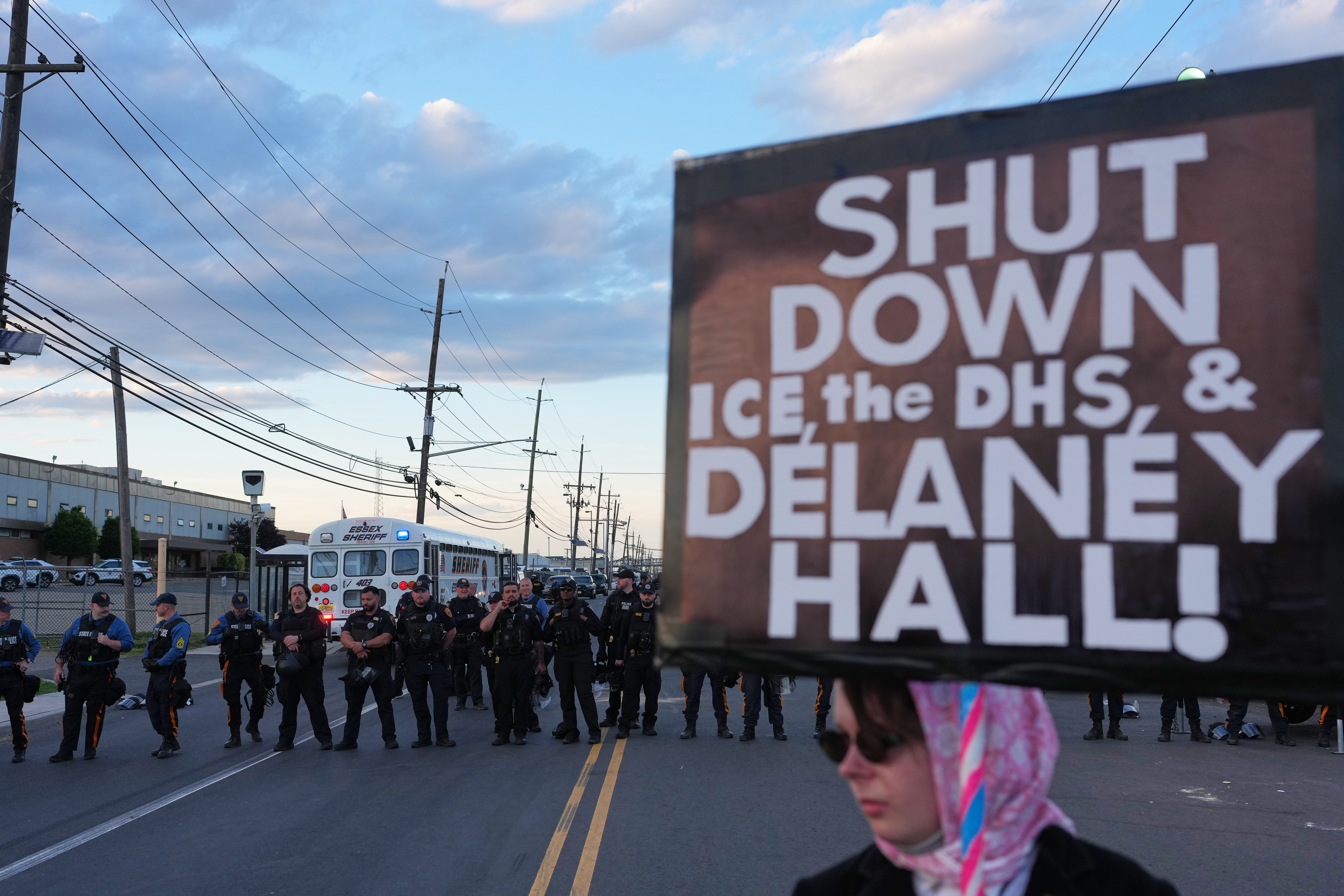 Newark pedirá ante los tribunales el cierre del centro de detención de ...