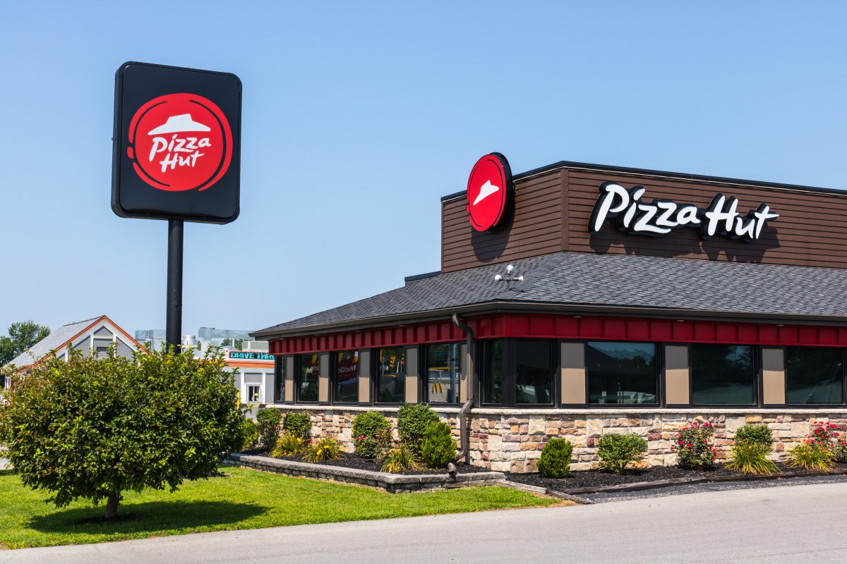 Yum! Brands vende Pizza Hut por $2,700 millones - La Opinión